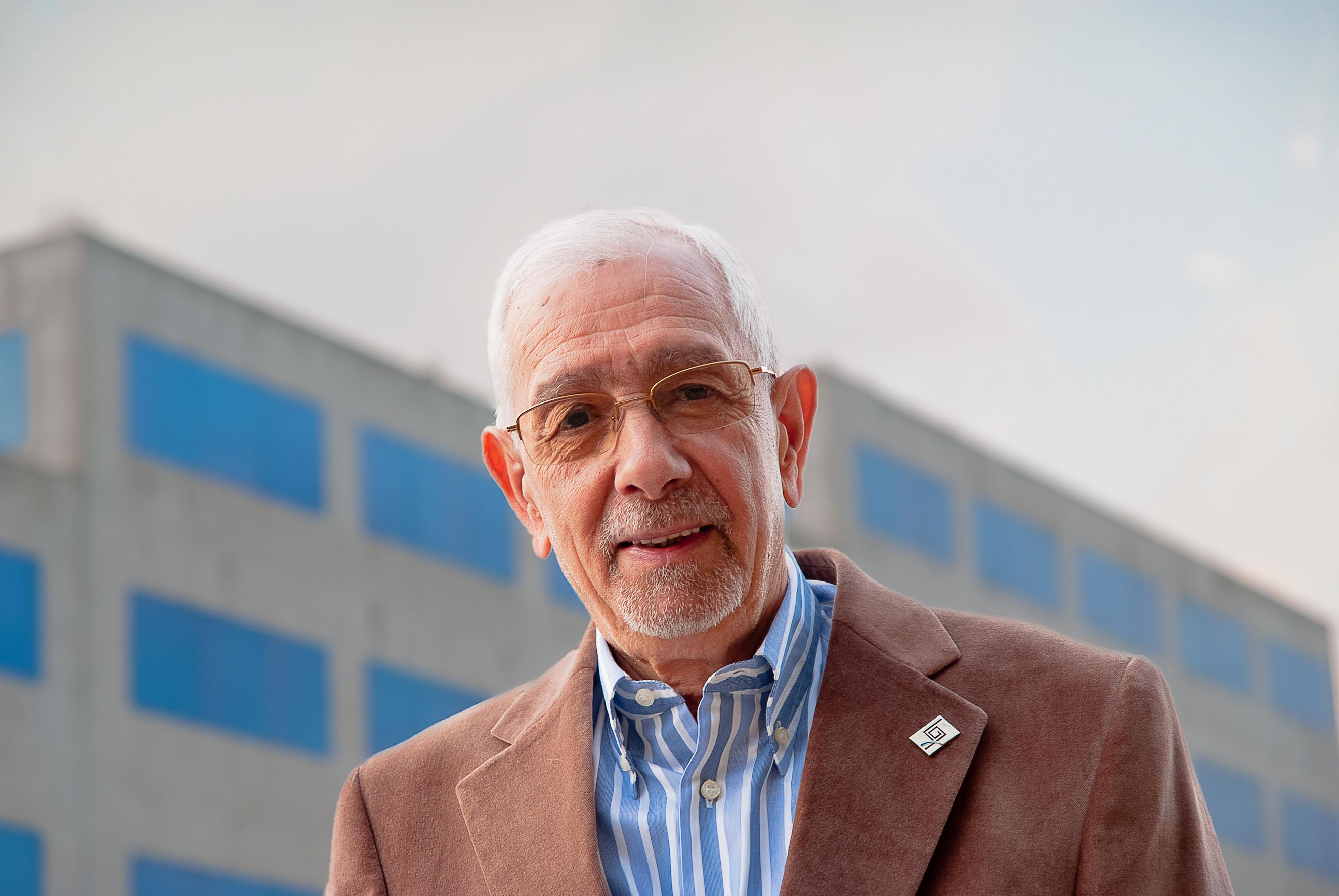 Paco Martín: “O lector ten que gozar cos libros” | ::Axenda cultural AELG::